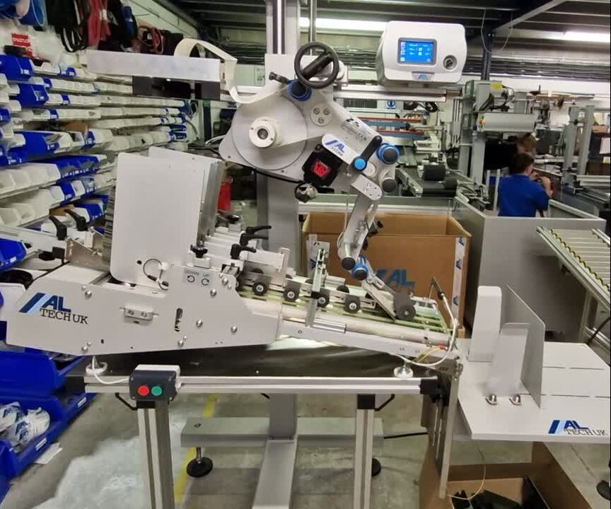 ALfeeder/ALritma Carton Feed System - Applying Transparent Fan Fold Format Labels (Labels with ...